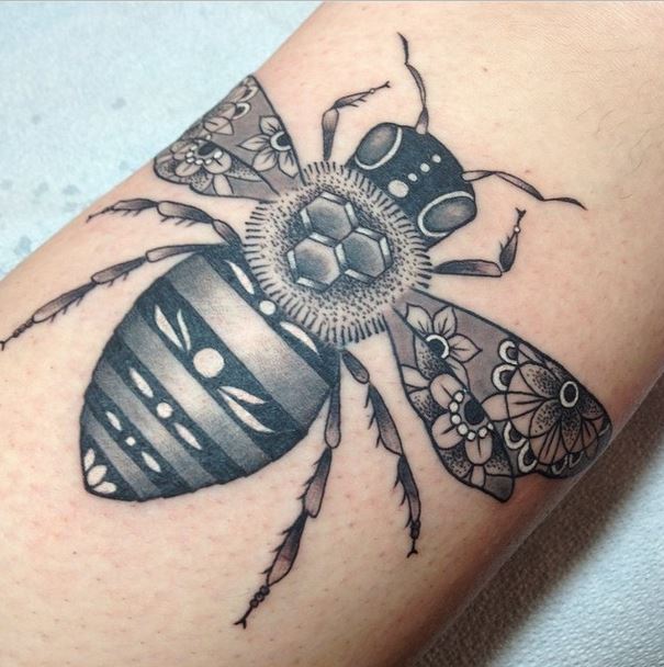 tami bee – TATTOO ZOO